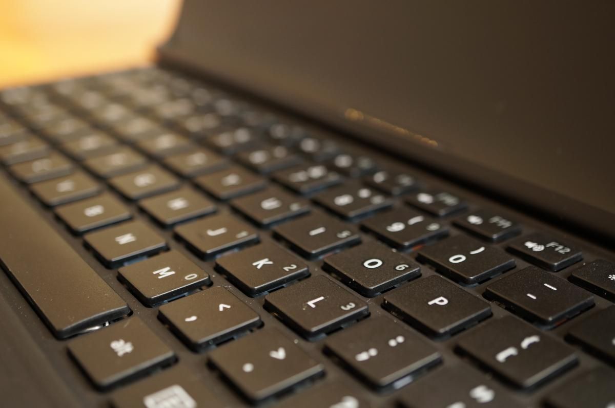 Nokia Lumia 2520 keyboard review: “Power Keyboard” is right (Video)
