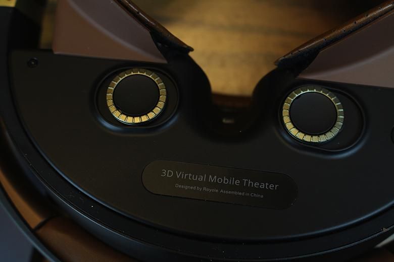 Royole Moon Review: A movie theater in your bag