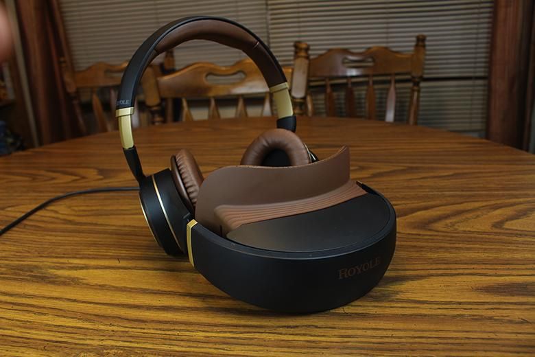 Royole Moon Review: A movie theater in your bag