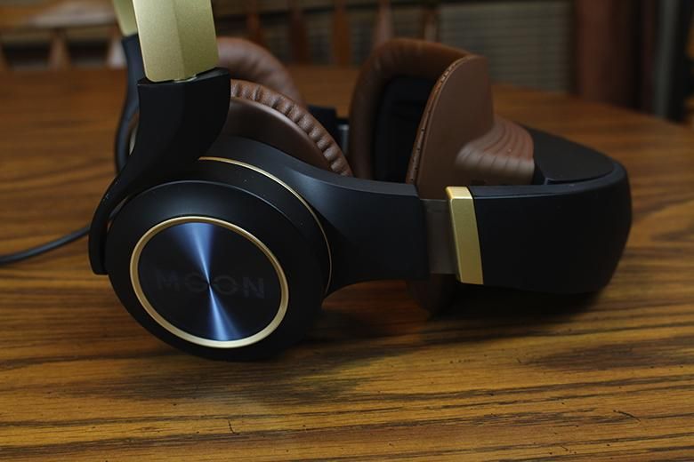 Royole Moon Review: A movie theater in your bag