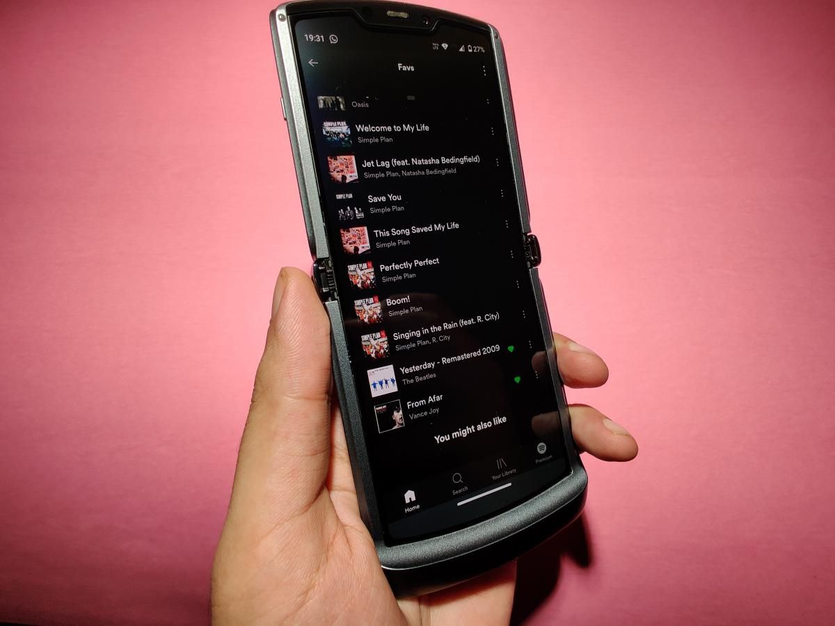 Motorola RAZR 5G first impressions: Nostalgia is the future?