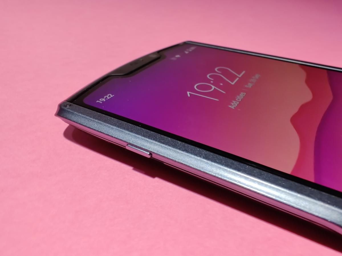 Motorola RAZR 5G first impressions: Nostalgia is the future?