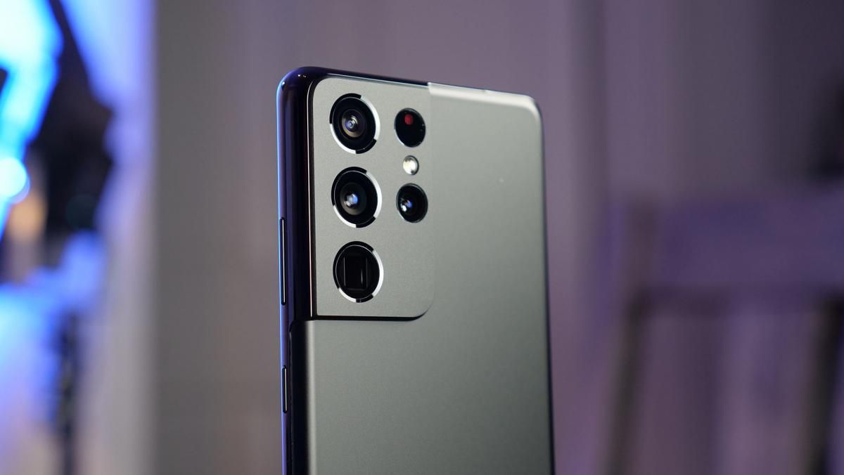 Samsung Galaxy Z Fold 3 vs Samsung Galaxy S21 Ultra