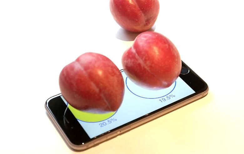 iPhone 3D Touch used to weigh objects in this app