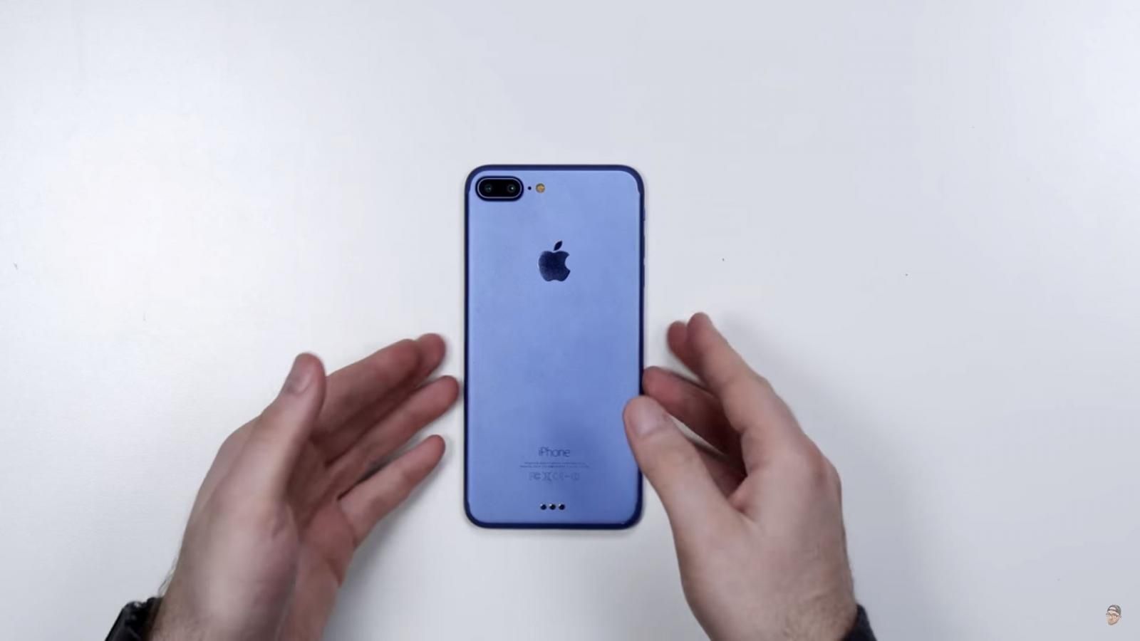 Gold iPhone 7 Plus leaked out with no Smart Connector pins