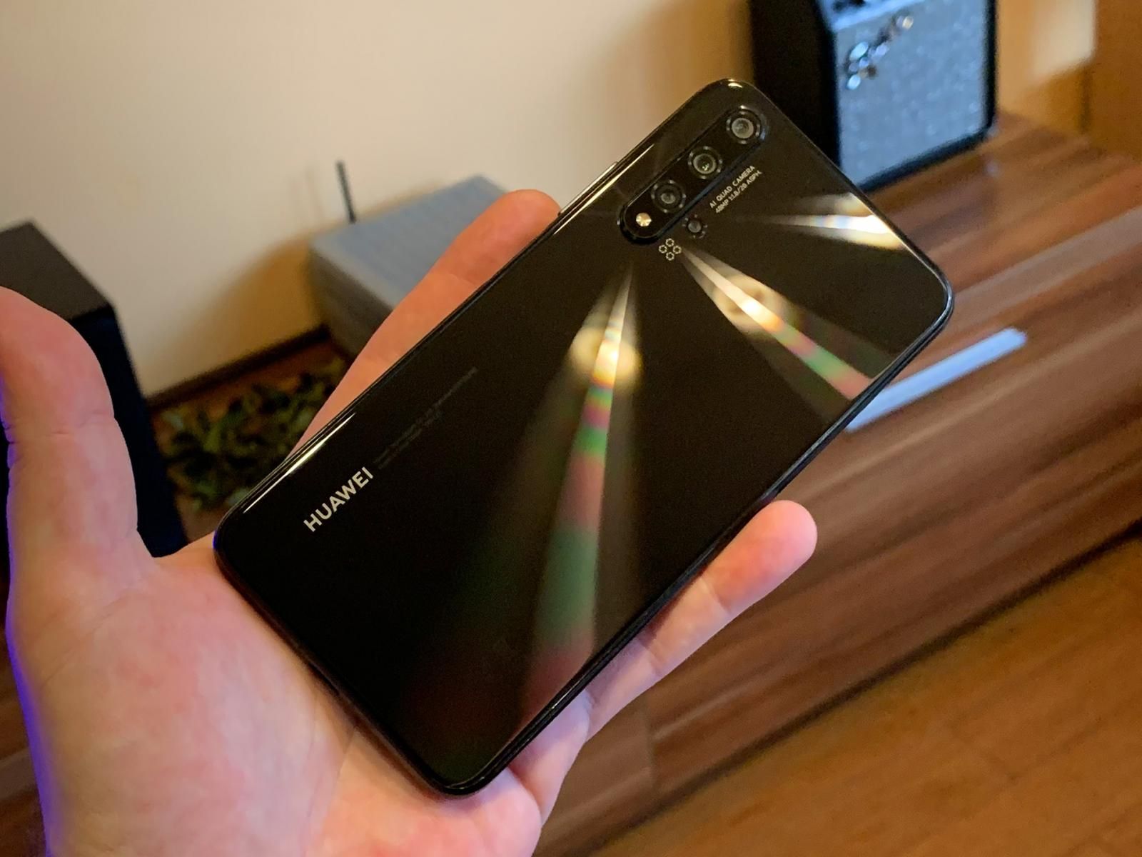 HUAWEI nova 5T review: the flagship in disguise